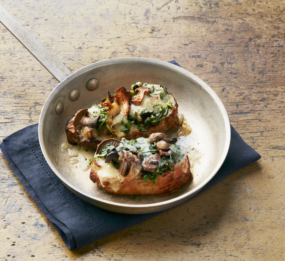 Longe de porc aux épinards, sauce aux pommes - Le porc du Québec