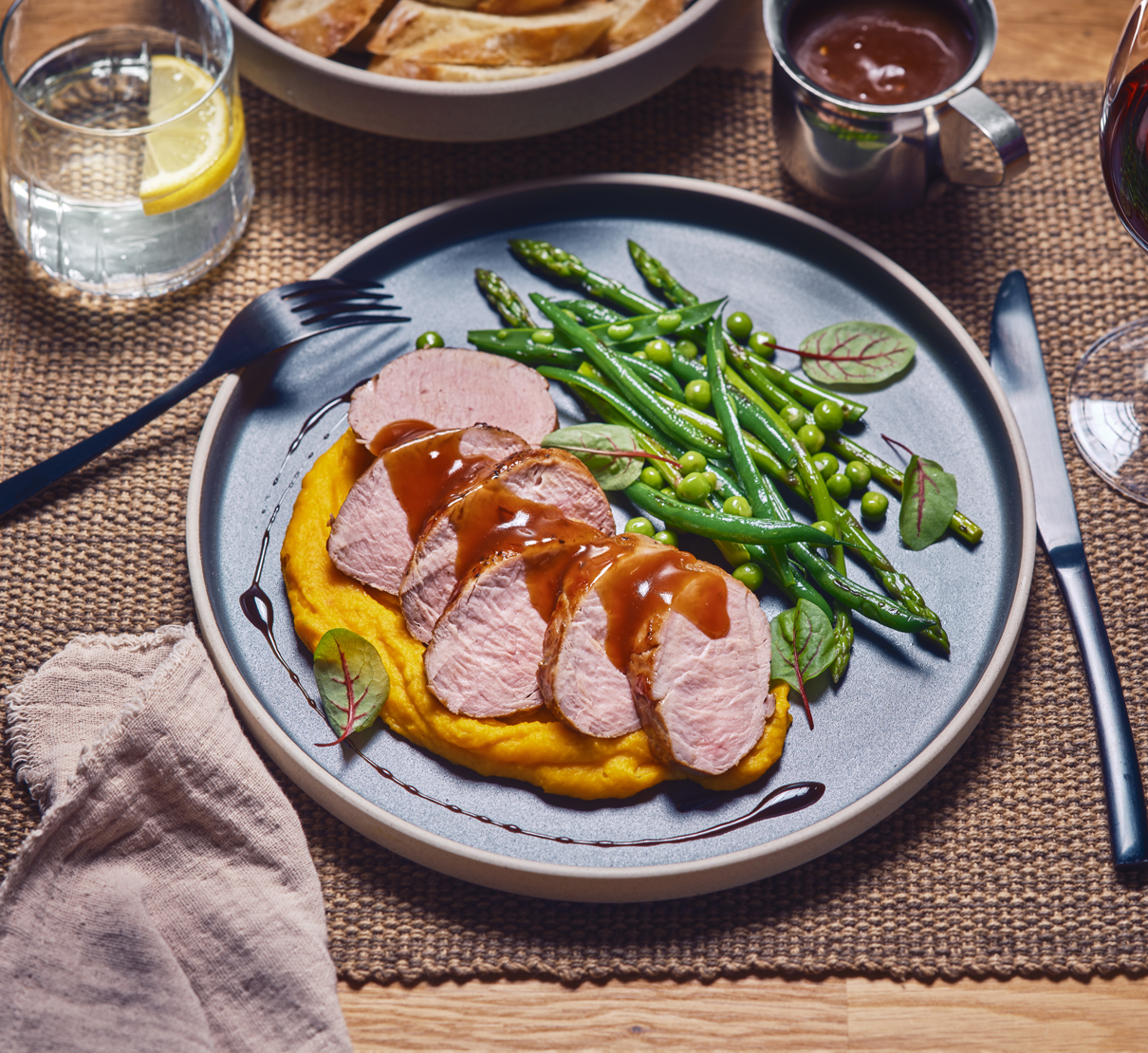 Filets de porc à l'érable, purée de courge et légumes verts - Le porc ...